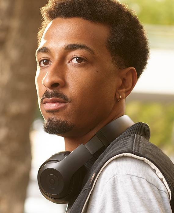 Travis Bennett as Elz | Dave on FX Networks